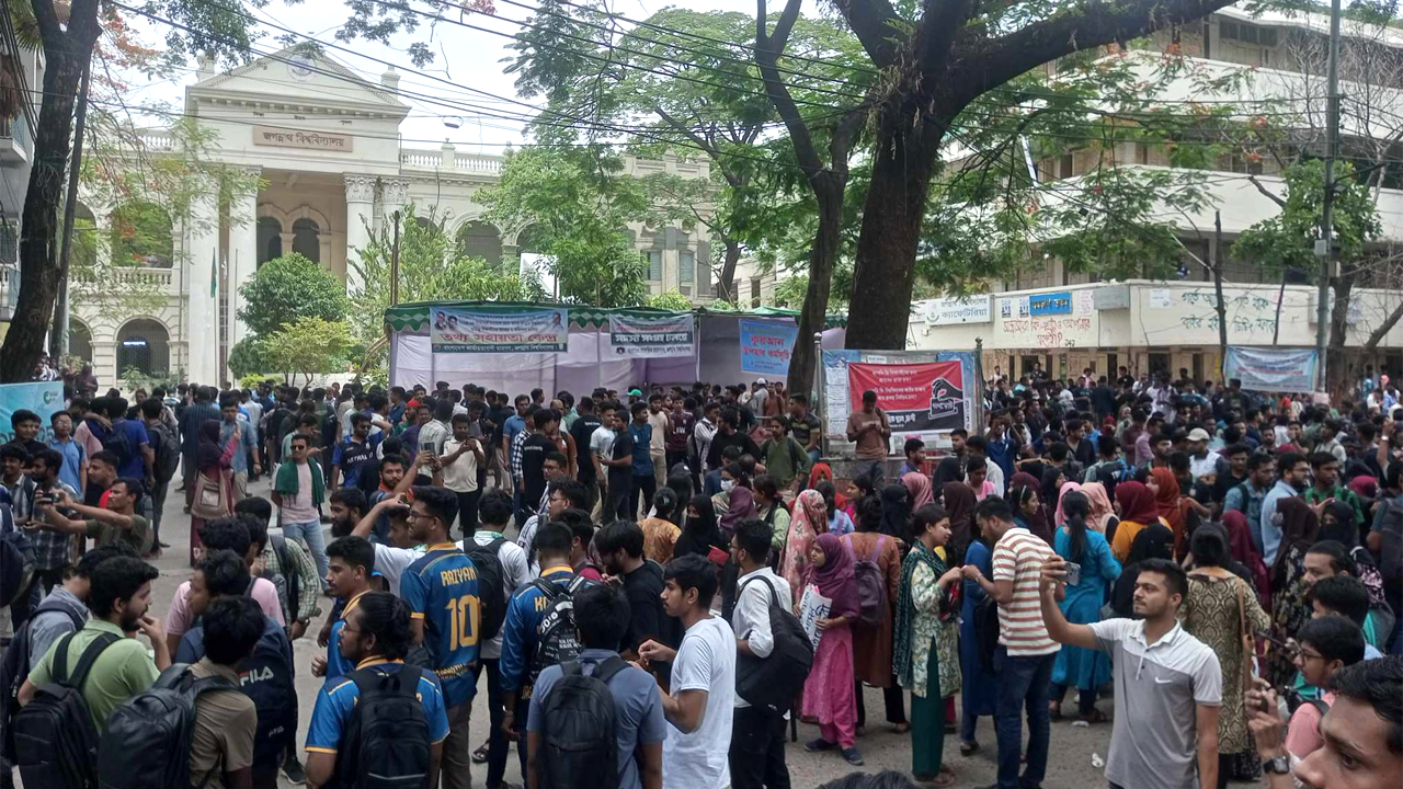 যমুনা অভিমুখে পদযাত্রা শুরু জবি শিক্ষার্থীদের | দৈনিক নয়া দিগন্ত