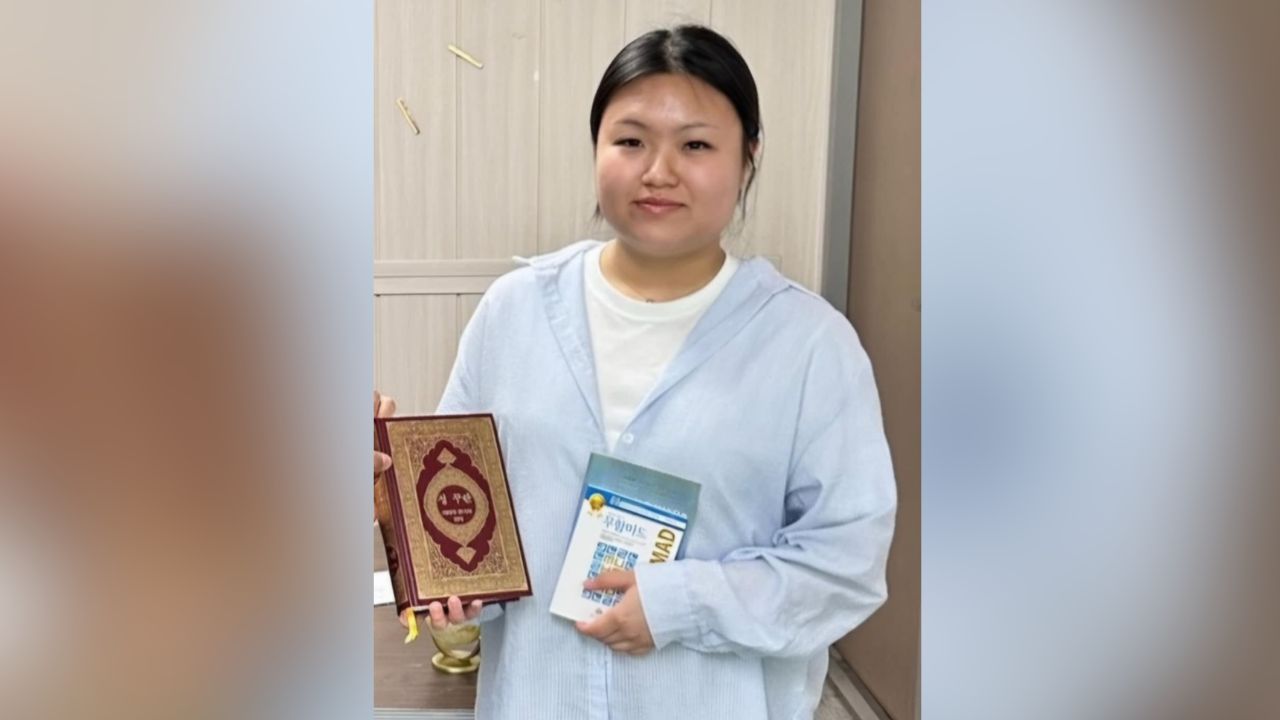 বাংলাদেশী আলেমের কাছে কোরিয়ান তরুণীর ইসলাম গ্রহণ | দৈনিক নয়া দিগন্ত