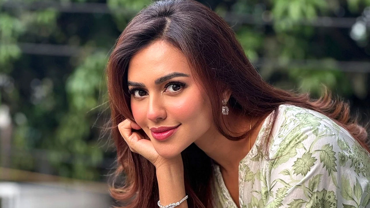 অভিনেত্রী নুসরাত ফারিয়া আটক | দৈনিক নয়া দিগন্ত