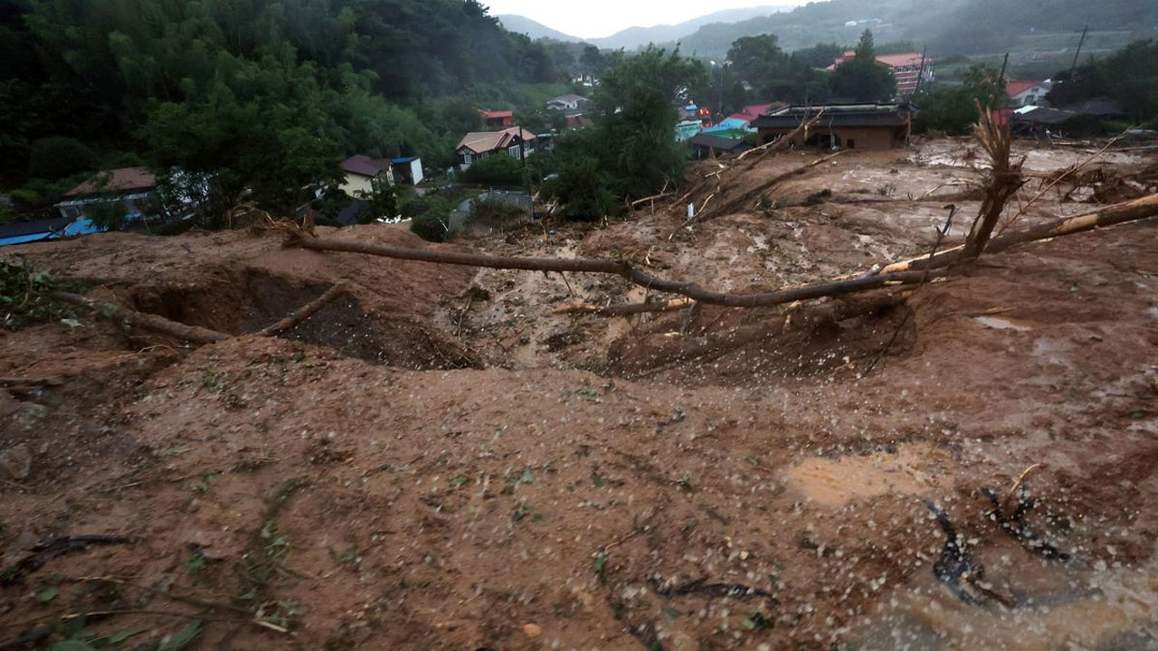 দক্ষিণ কোরিয়ায় ১২০ বছরের মধ্যে সর্বোচ্চ বৃষ্টিপাত, নিহত ৩ | দৈনিক ...