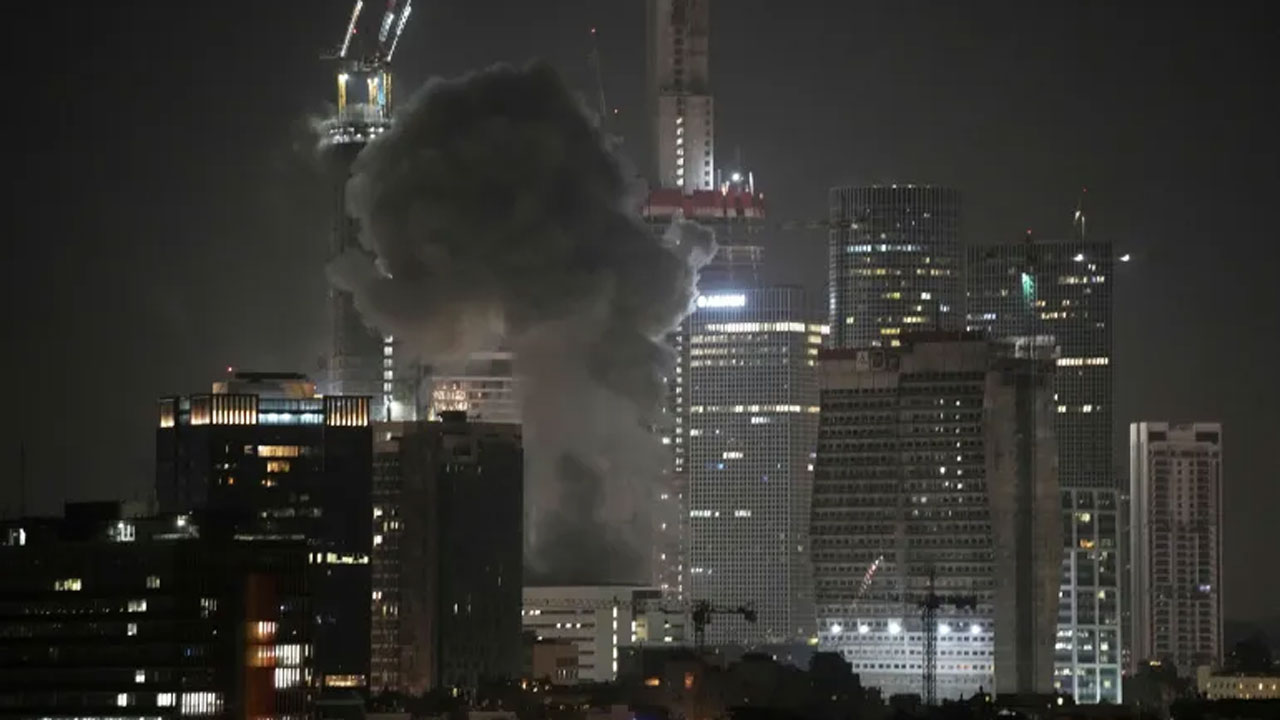 মধ্য ইসরাইলে সরাসরি আঘাত ইরানের ক্ষেপণাস্ত্রের | দৈনিক নয়া দিগন্ত